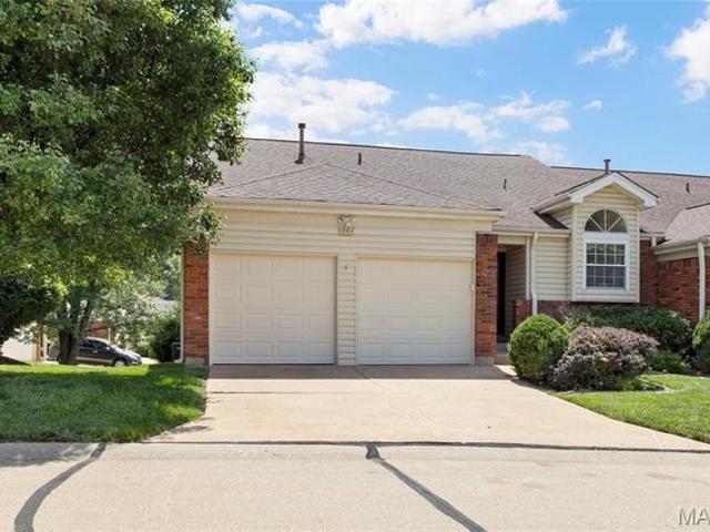 1927 Bennington Common Dr, Saint Louis, MO 63146