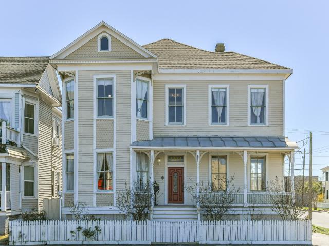 1927 Broadway Street