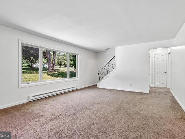1927 Chapel Avenue W
