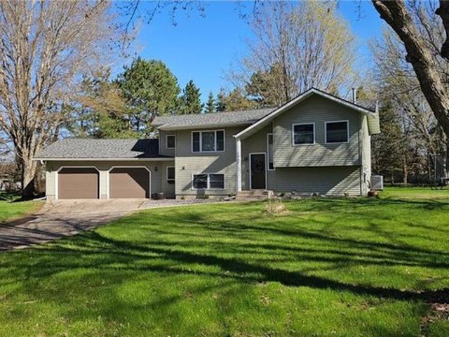 1927 Cooper Hills Rd, Saint Cloud, MN 56301