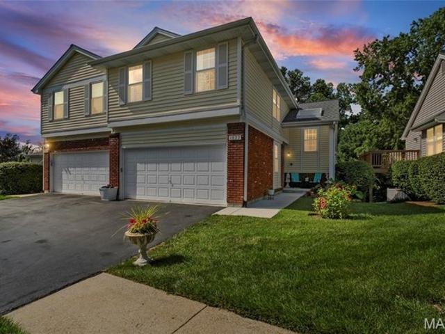 1927 King Arthur Ct, Saint Louis, MO 63146