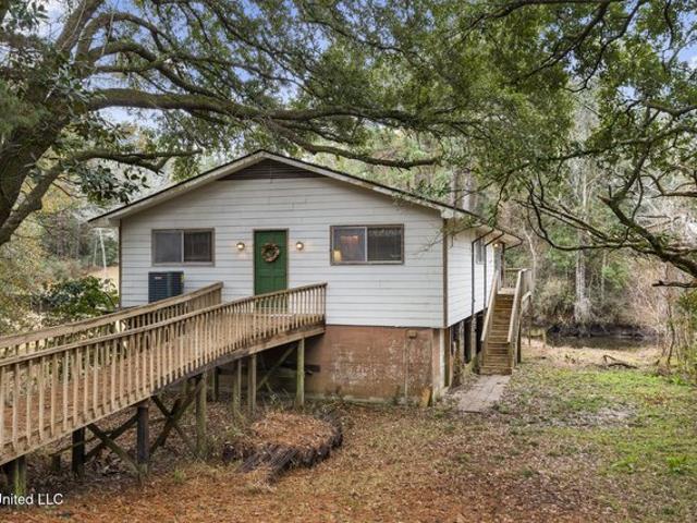 1927 Shady Point Cir, Gautier, MS 39553