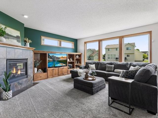 19280 Claremont Dr, Farmington, MN 55024