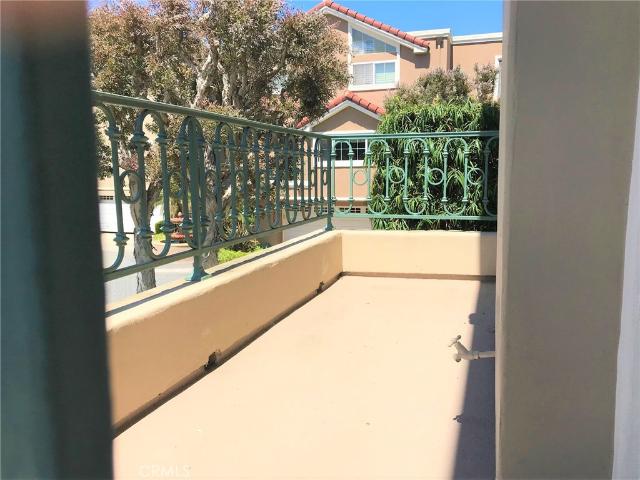 19281 Champion Ln, Huntington Beach, CA 92648 | MLS #OC26082 | Compass