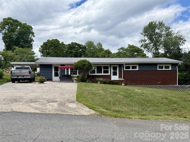 1928 Marigold Ln, Hudson, NC 28638
