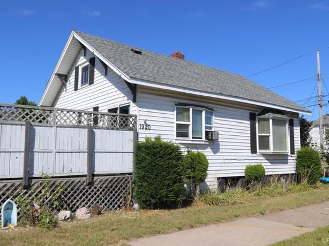 1928 N 2nd Ave, Escanaba, MI 49829
