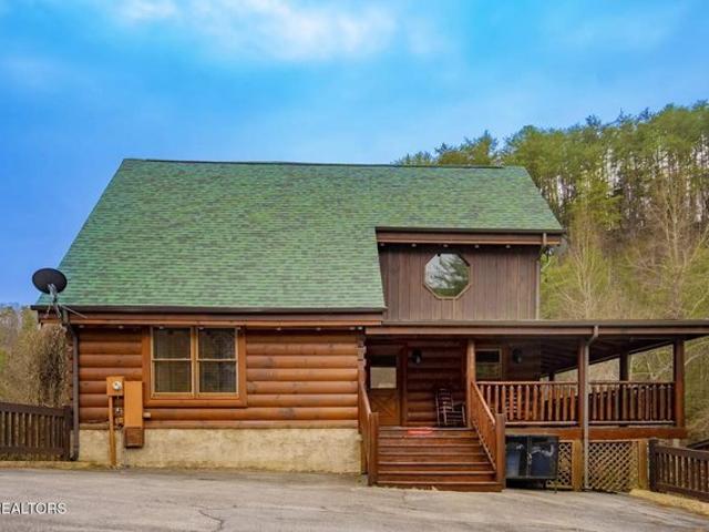 1928 Bear Creek Falls Way, Sevierville, TN 37876