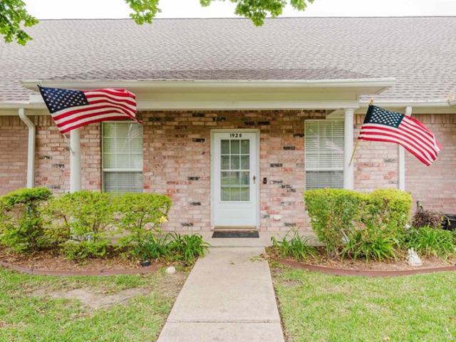 1928 Hollylake Cir, Tyler, TX 75703