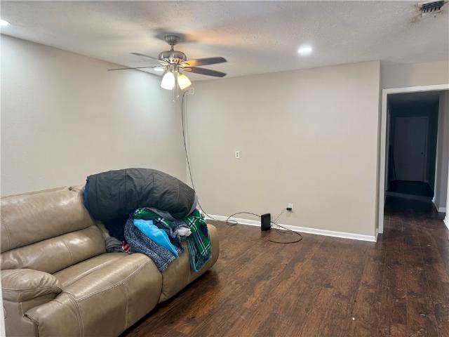 1928 Holleman Drive W