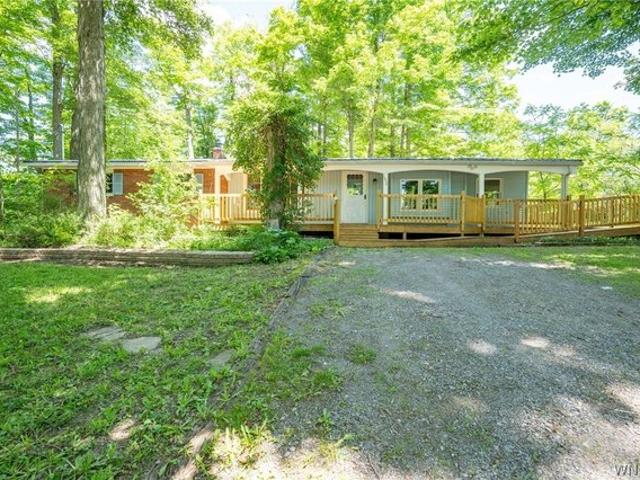 1928 Reading Rd, West Falls, NY 14170