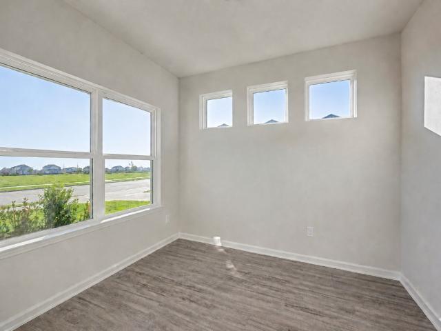 1929 N Riverside Circle