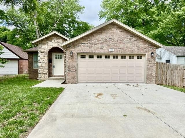 1929 E Monroe St, Springfield, MO 65802
