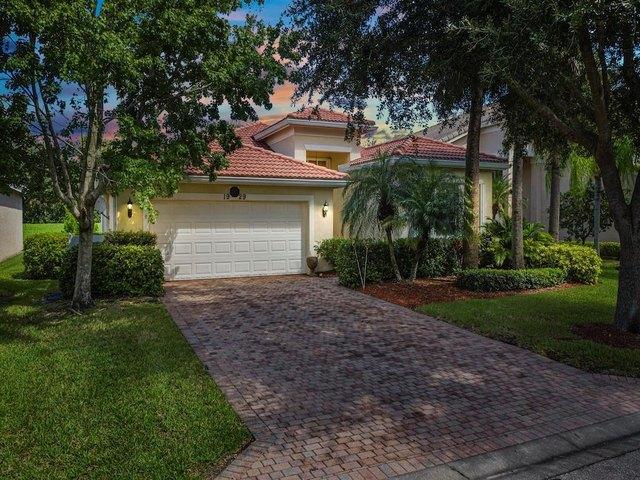 1929 Grey Falcon Cir SW, Vero Beach, FL 32962