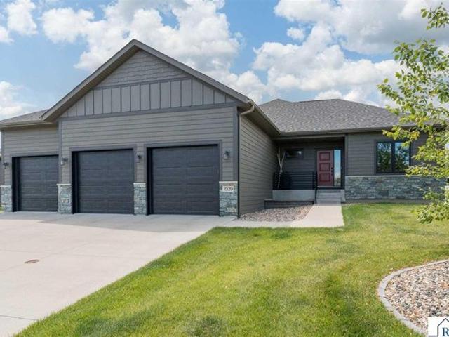 1929 Lexington Ln, North Mankato, MN 56003