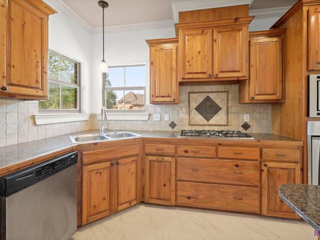 19203 Chardonnay Ave, Baton Rouge, LA 70817 | MLS #BR2026006 | Compass