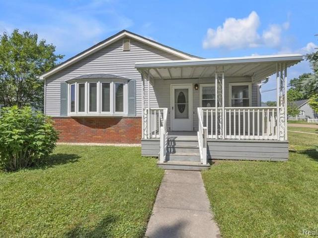 19204 Craig St, Huron Township, MI 48164