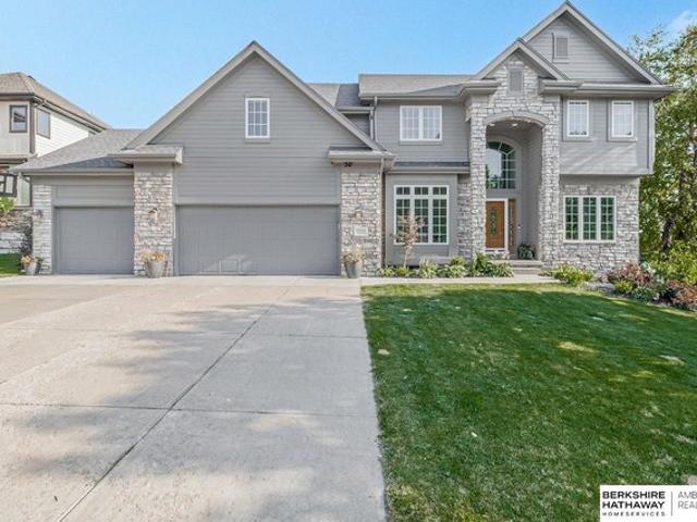 19209 Taylor Cir, Elkhorn, NE 68022
