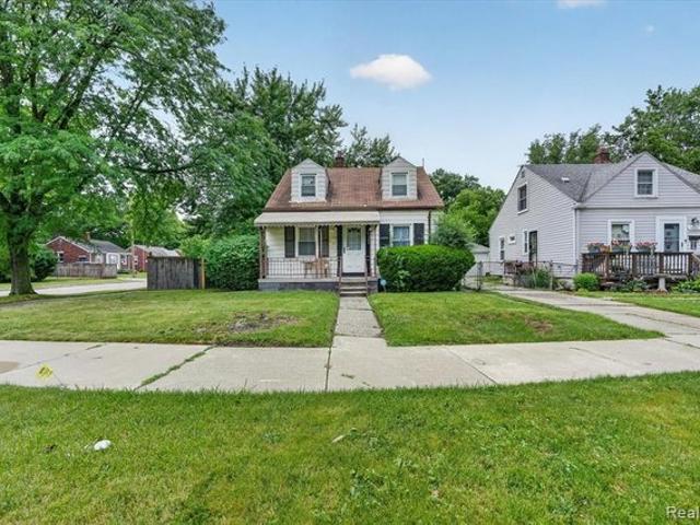 19209 Beaconsfield St, Harper Woods, MI 48225