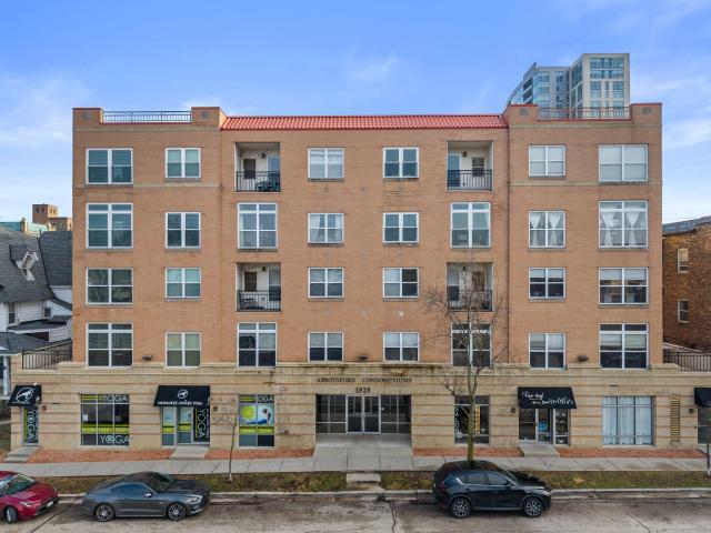 1920 N Farwell Ave, Unit 203