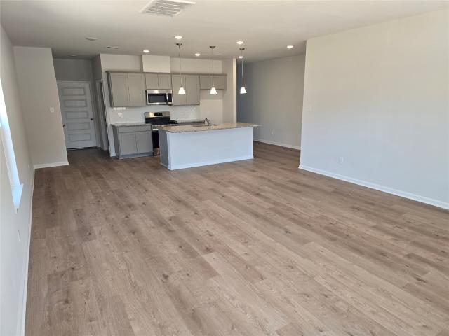 1920 N Riverside Circle