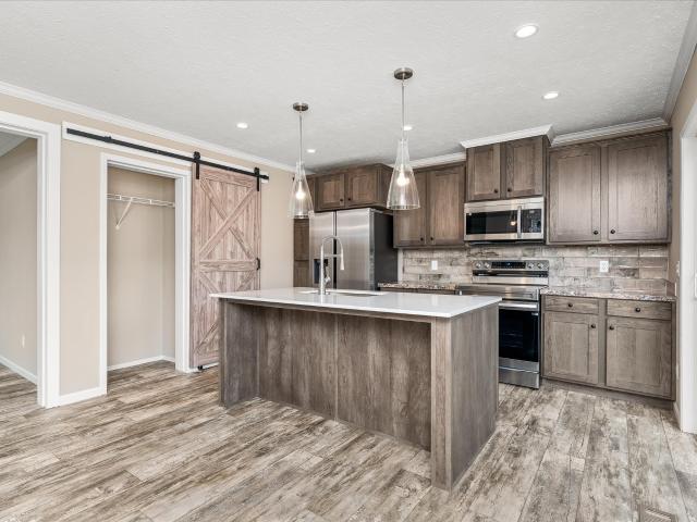 1920 Anna Maria Ln