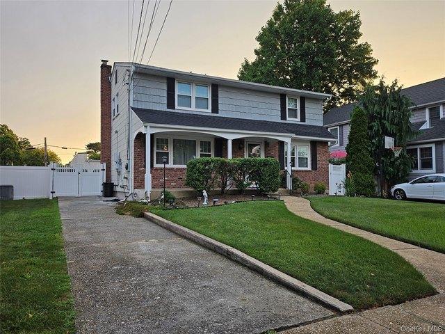 1920 Clemons St, Bellmore, NY 11710