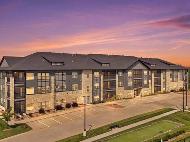 1920 Country Club Dr Unit 307, Coralville, IA 52241