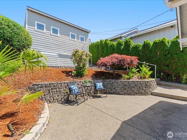 1920 Day Island Boulevard W