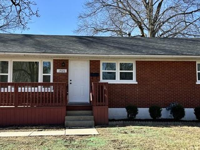 1920 Dixie Garden Dr, Louisville, KY 40272