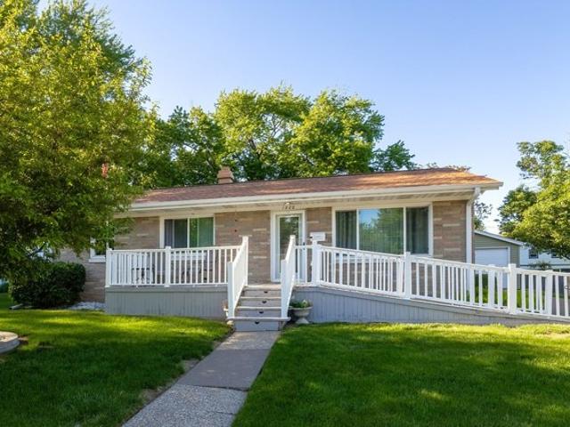 1920 E 31st St, Davenport, IA 52807
