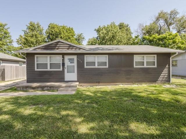 1920 E Idlewild Dr, Wichita, KS 67216