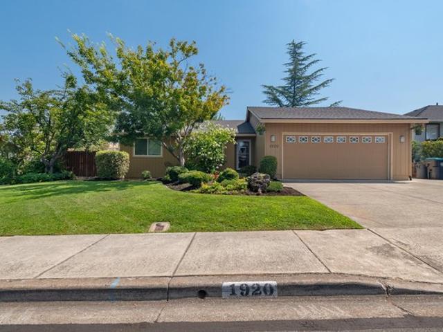 1920 Pinedale St, Medford, OR 97504