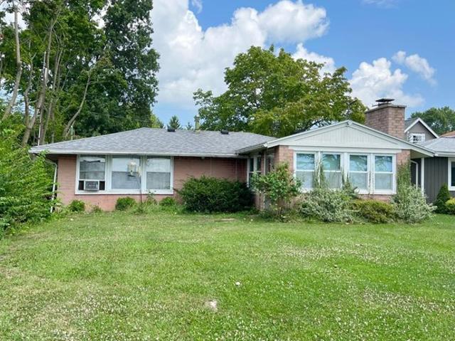 1920 S Bay Dr, Port Clinton, OH 43452