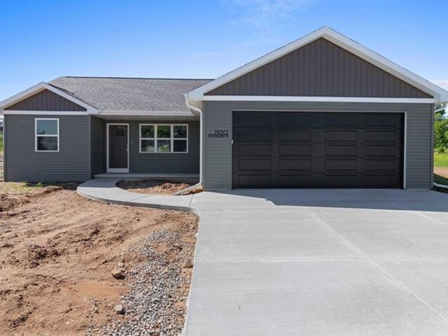 1920 Southland Ln, New London, WI 54961