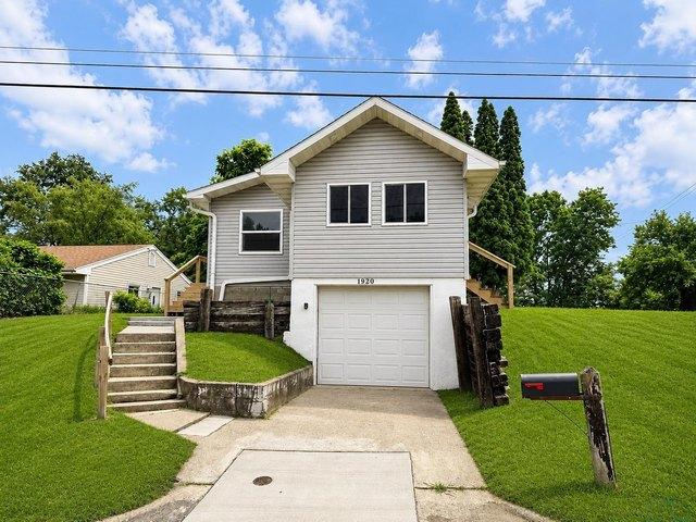 1920 W 14th St, Sioux City, IA 51103