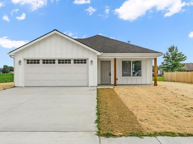 1921 NW Waldo Way, Topeka, KS 66608