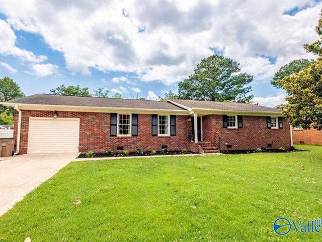 1921 Azalea Cir SW, Decatur, AL 35601