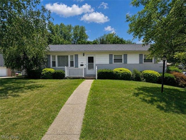 1921 Adams St, Coshocton, OH 43812