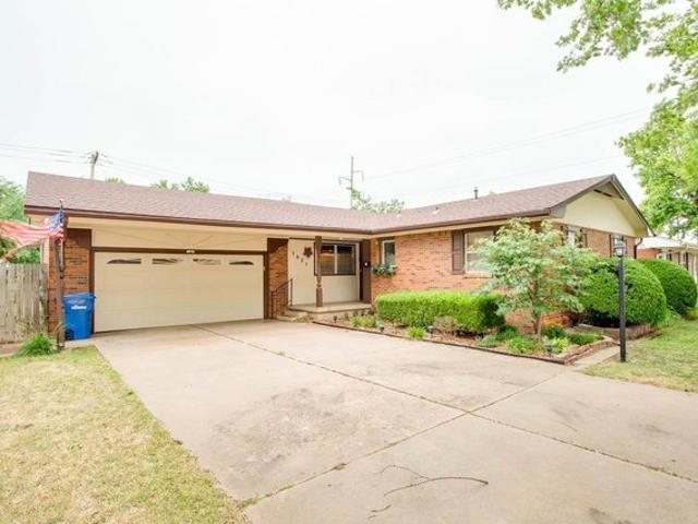1921 Pontiac Dr, Enid, OK 73703