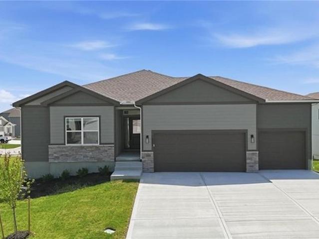 1921 SW Hightown Dr, Lee's Summit, MO 64082