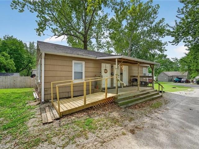 1921 S Ash Ave, Independence, MO 64052