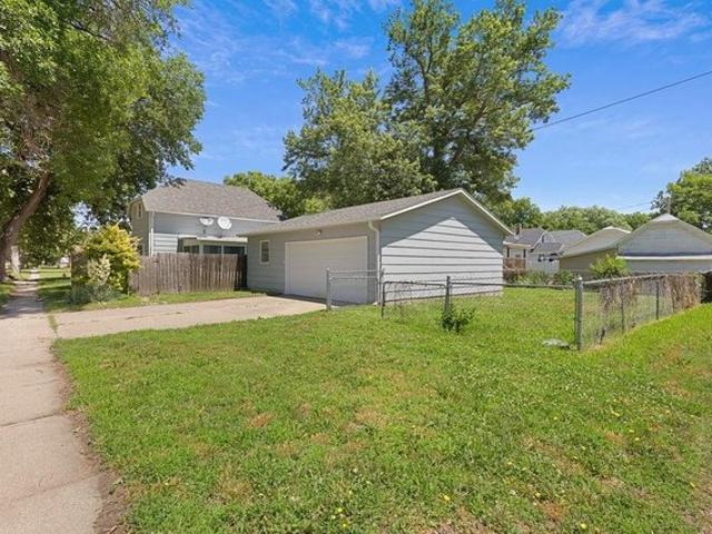 1921 10th St, Columbus, NE 68601