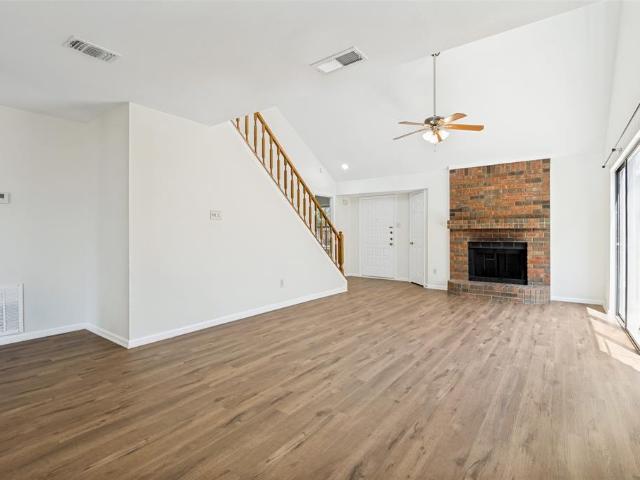 1922 Meadowview Court