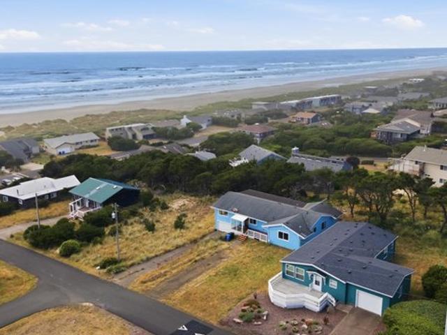 1922 NW Cunard St, Waldport, OR 97394