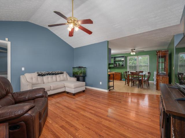 1922 Belotes Ferry Rd