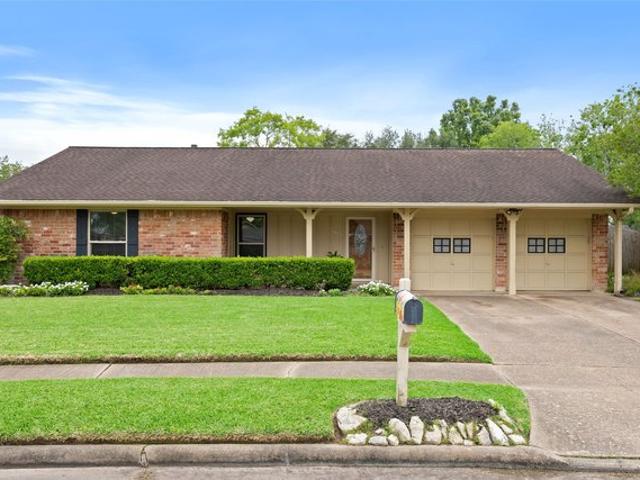 1922 Crooked Creek Ln, Pearland, TX 77581