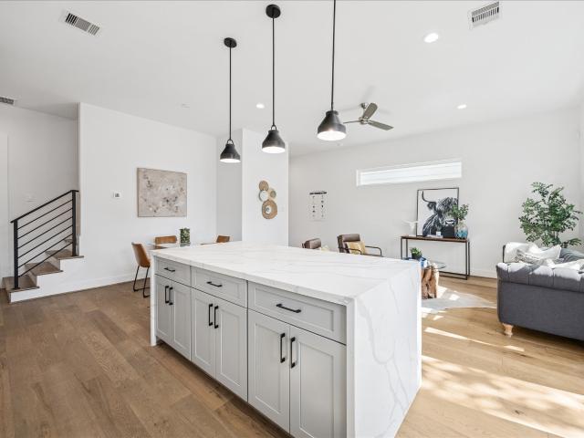 1922 Luna Woods Ln, Houston, TX 77055 | MLS #83172