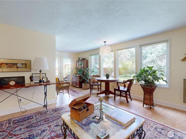 1922 Leonard Drive