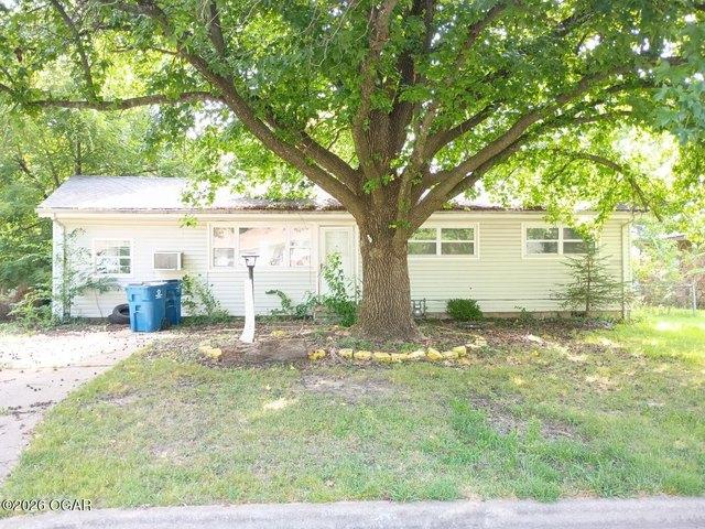 1922 Southwood Ln, Carthage, MO 64836