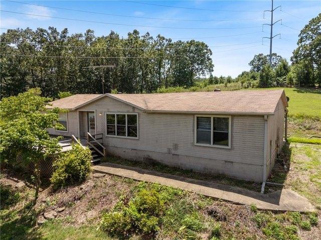 19235 E Black Oak Rd, Fayetteville, AR 72701